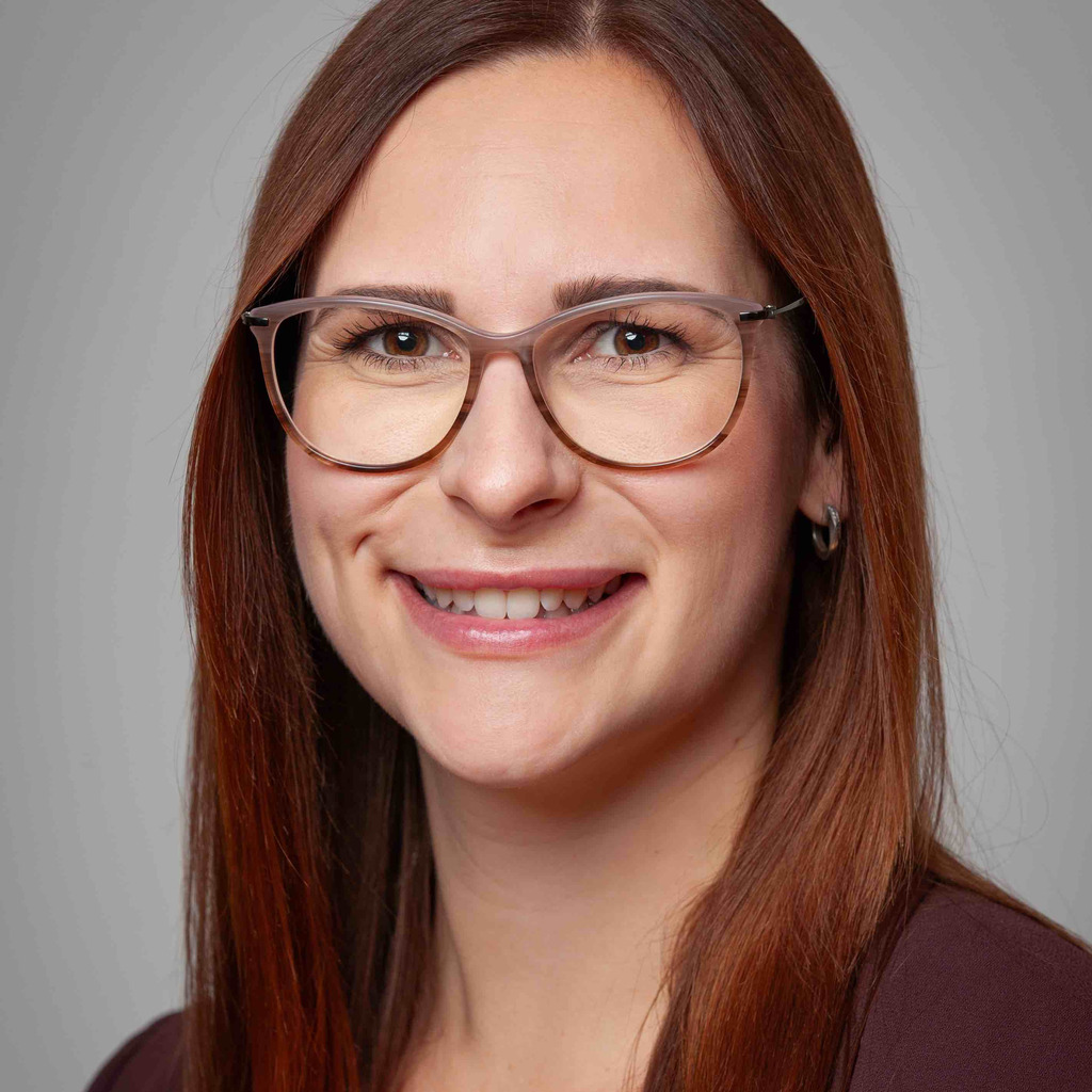 Jennifer Pfeffer - Steuerungstechnikerin - BMW Group, Werk Dingolfing ...