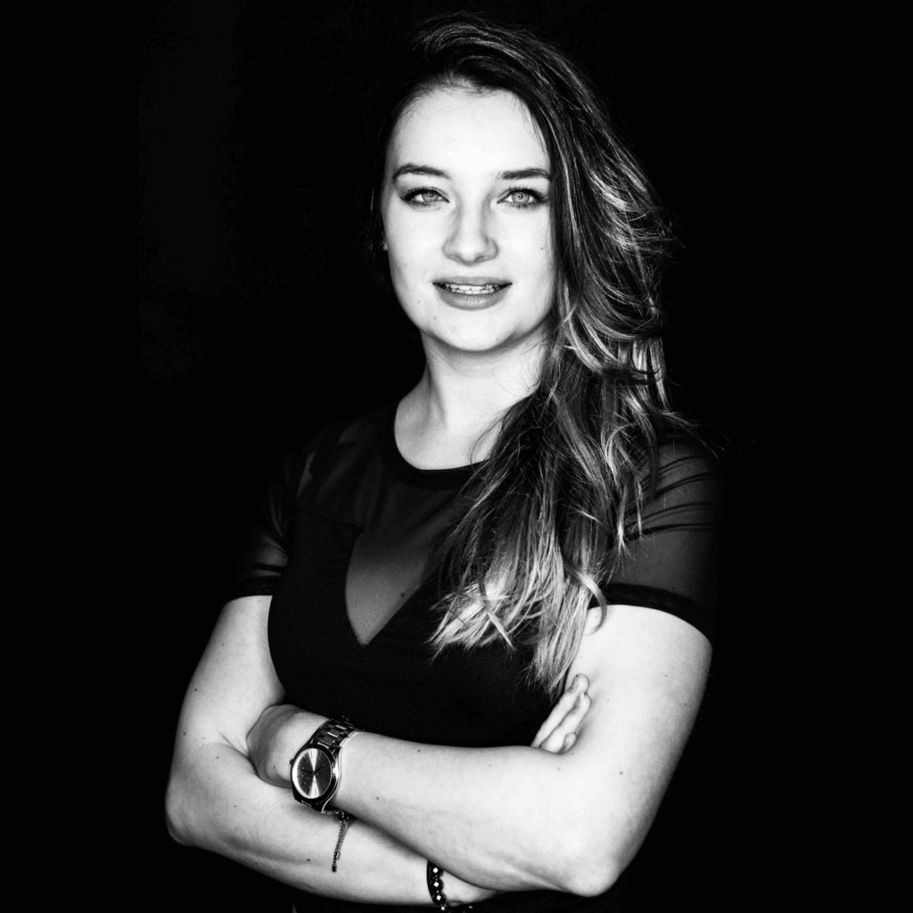 Monique Voigt - Projektcontroller - Magna Exteriors (Meerane) GmbH | XING