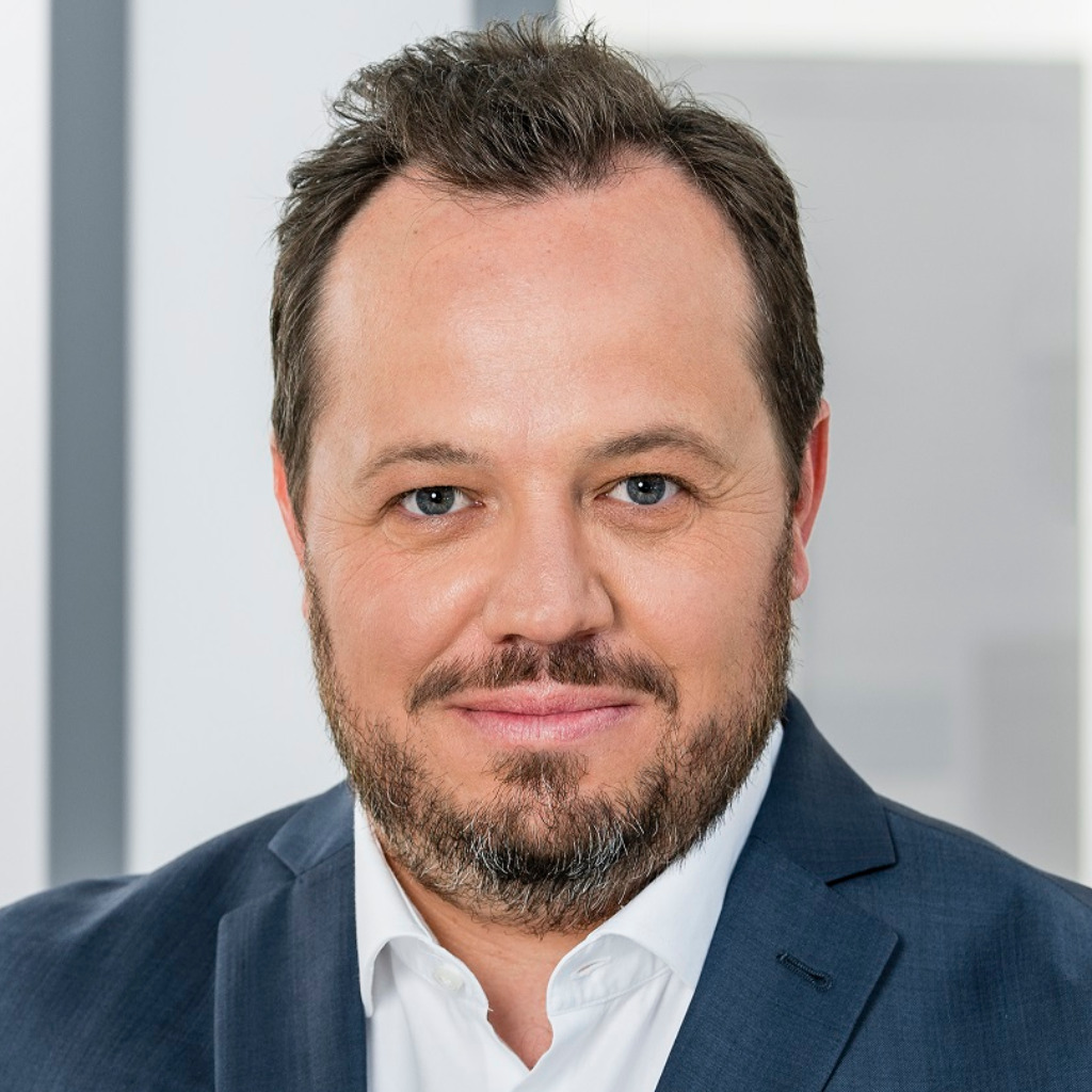 Christopher Bach - Global Head of Operations Excellence // Business ...