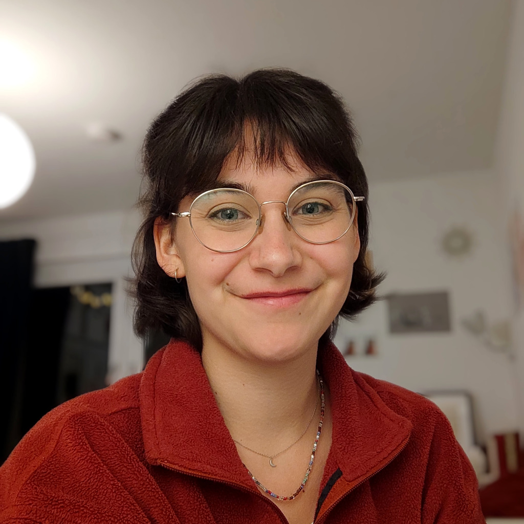 Anna Wolf - Bühnenmalerin - Theater und Philharmonie Essen | XING