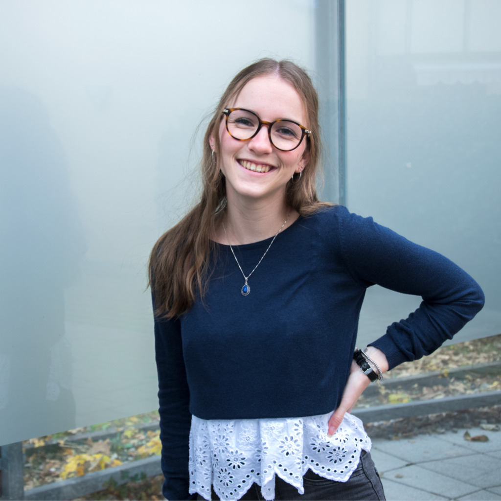 Lea Hackl - Duale Studentin - SoftTec GmbH | XING