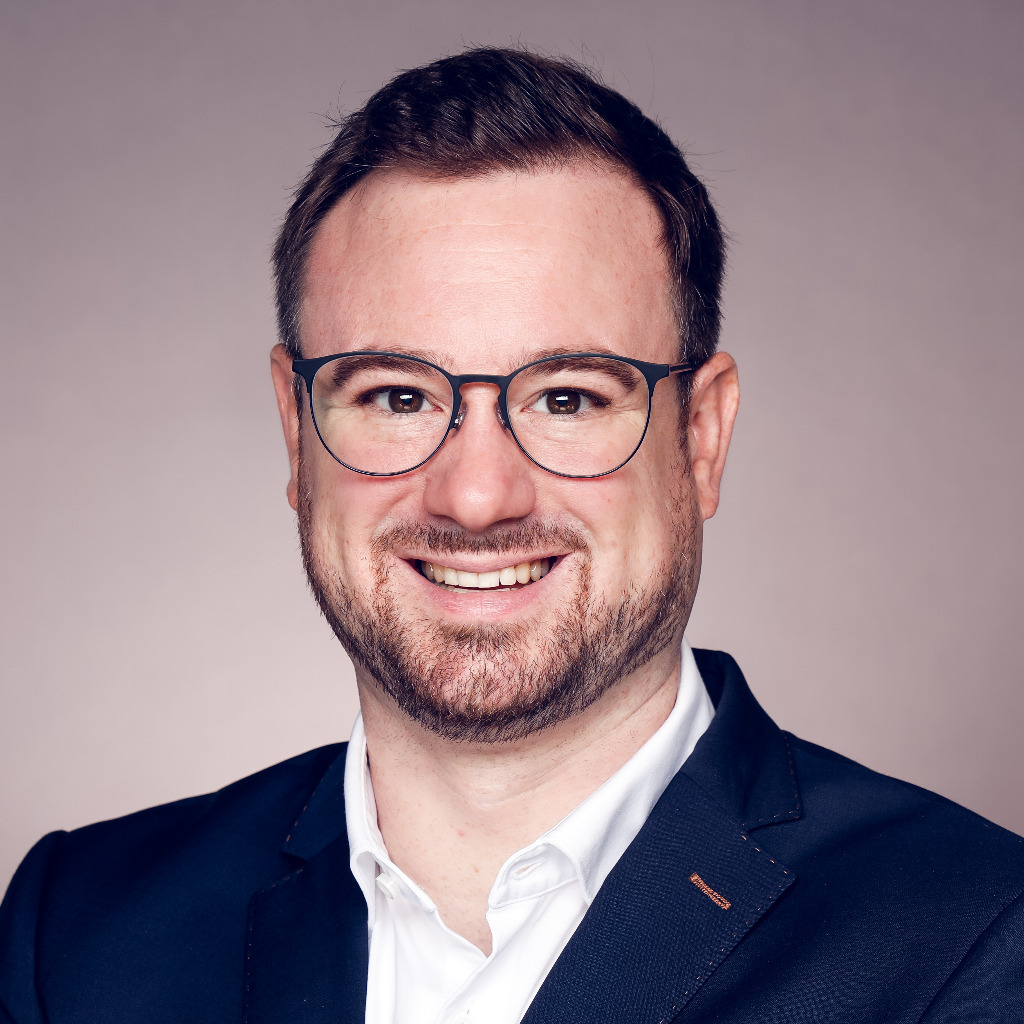 Kevin Ball - Datennutzung und digitale Compliance - ŠKODA AUTO ...