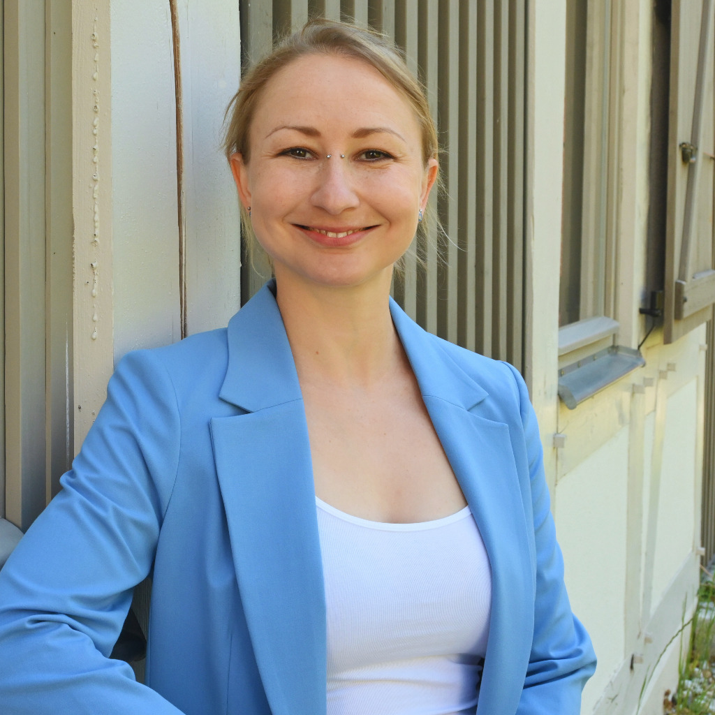 Lisa Wolf - Gesellschafterin & Immobilienmaklerin - WINTERWOLF ...