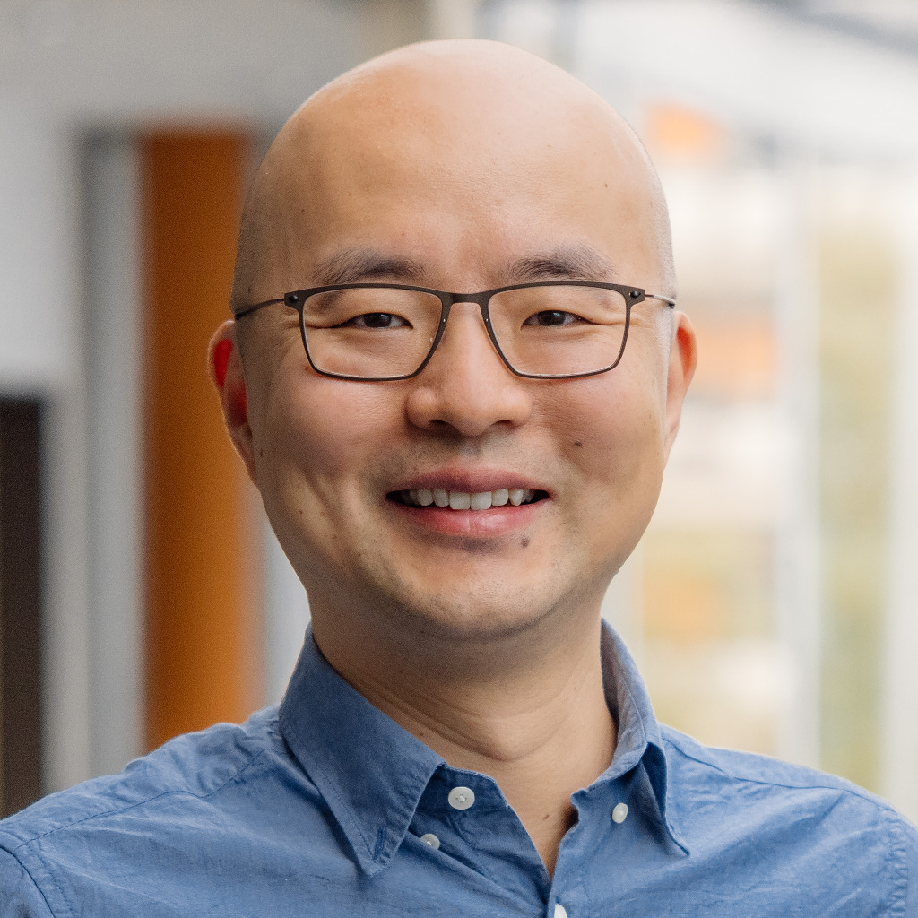 Dr. Zhenxing Wang - Head of Graphene Electronics - AMO GmbH, Aachen | XING
