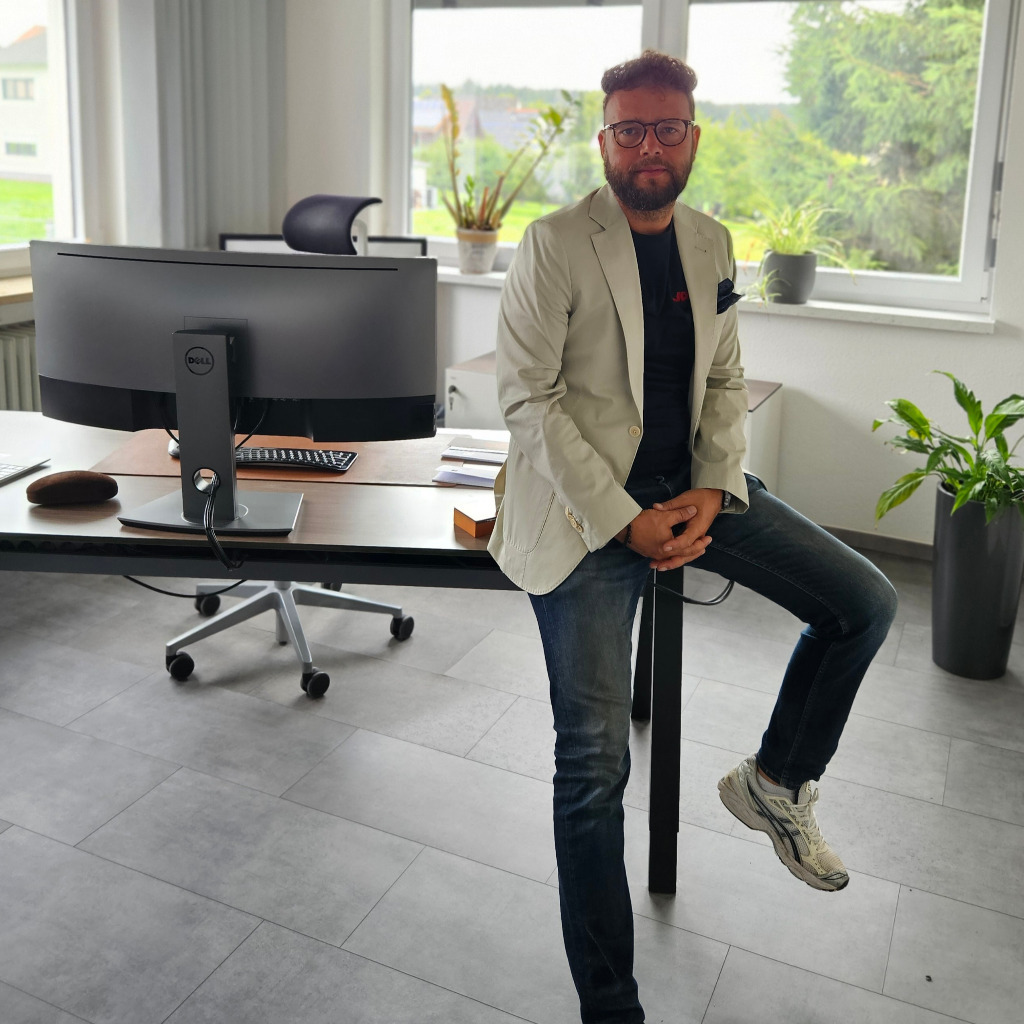 Dipl.-Ing. Dominik Falk - Geschäftsführer CEO - Jauch-Plastic GmbH & Co ...