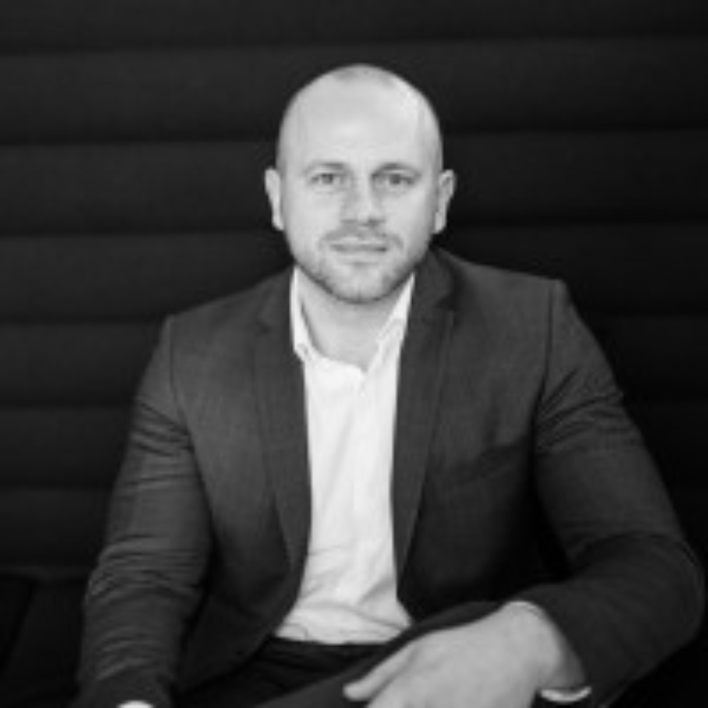 Lukas Fabinski - Practice Group Director - Robert Half | XING