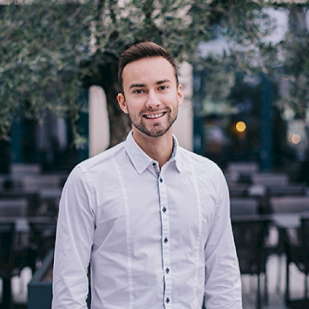 Luca Hauser - Auszubildender zum Immobilienkaufmann - Dr. Lang Group ...