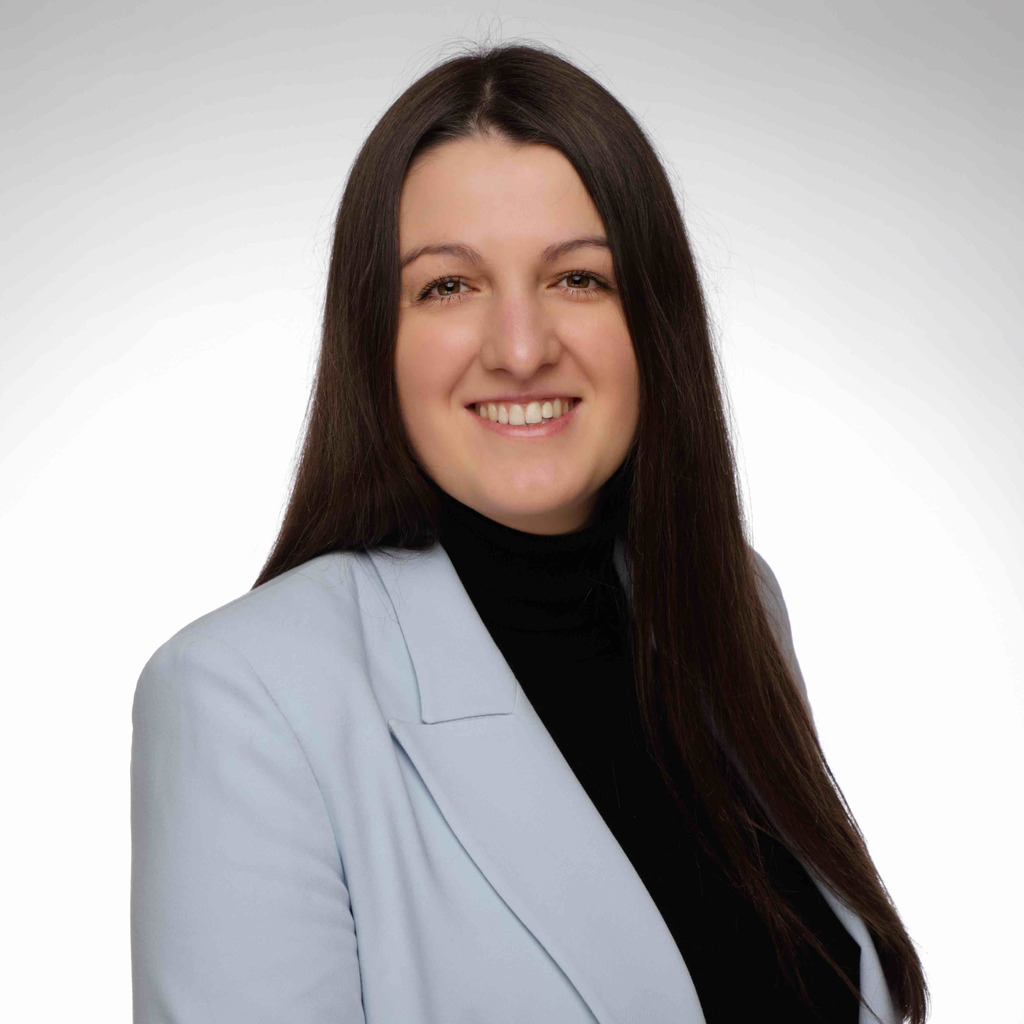 Alexandra Smeets - Teamlead Financial Services - DIS AG | XING