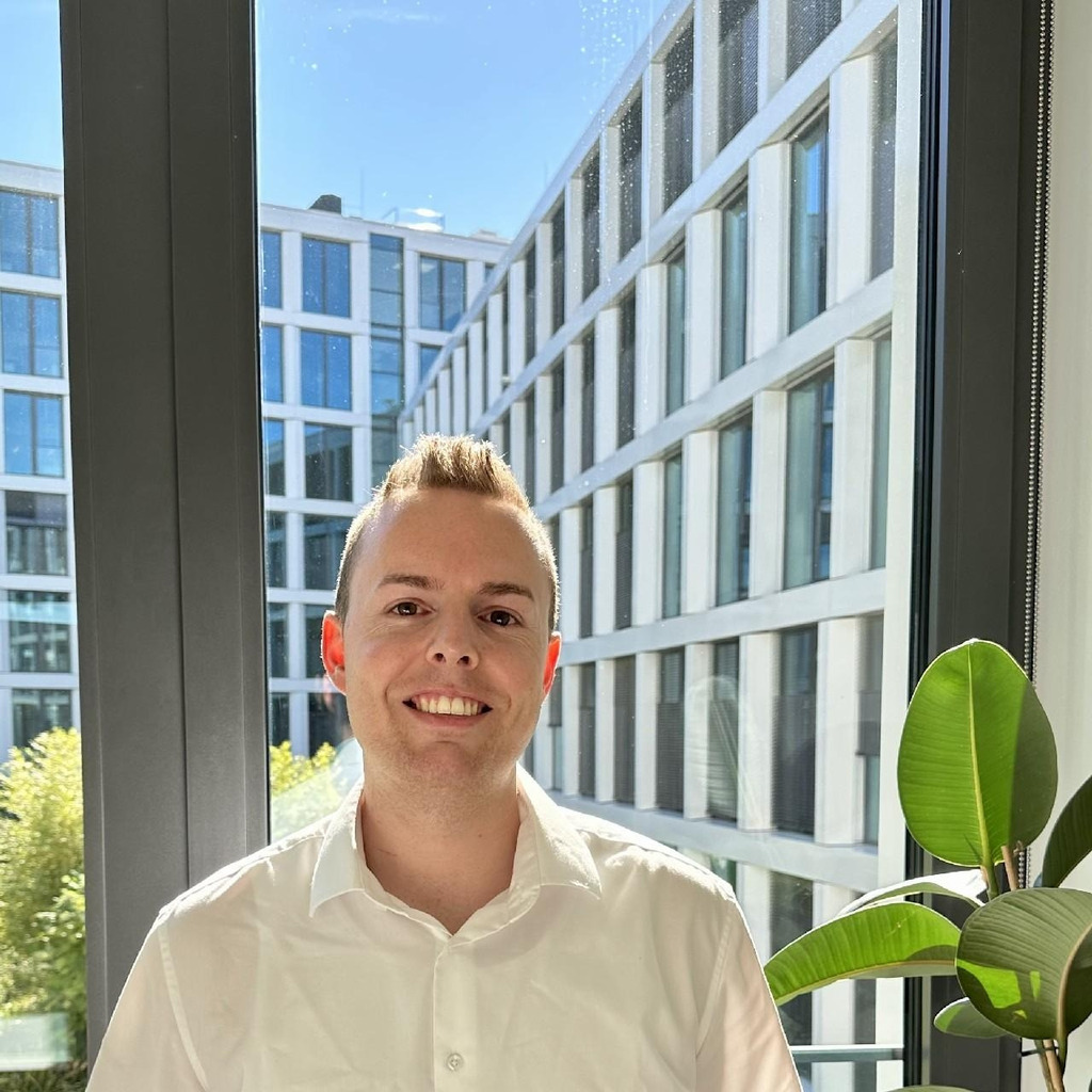 Benjamin Legler - Sales Assistant - DIS AG | XING