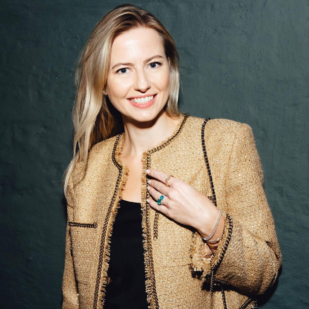 Carla Roberts - Betriebsleiter eines Bekleidungsunternehmens ...