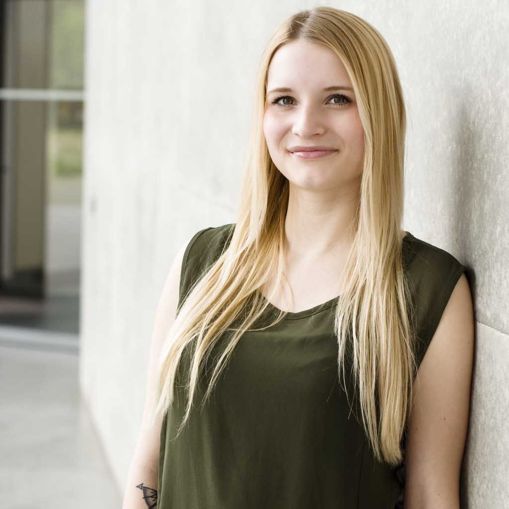 Jennifer Reich - Senior Social Relations Manager - Exit Media GmbH | XING