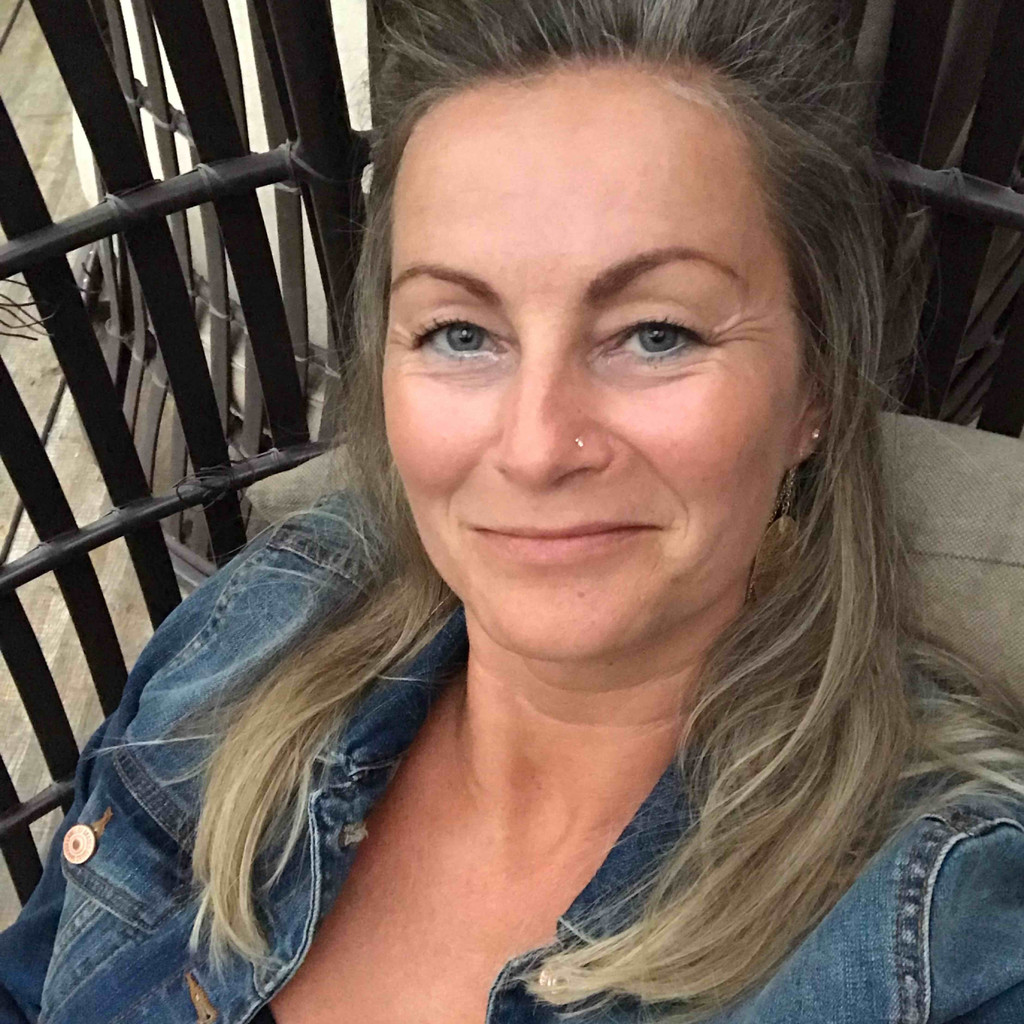 Nicole Heck - Visual Merchandiserin - C&A Mode GmbH & Co. KG | XING