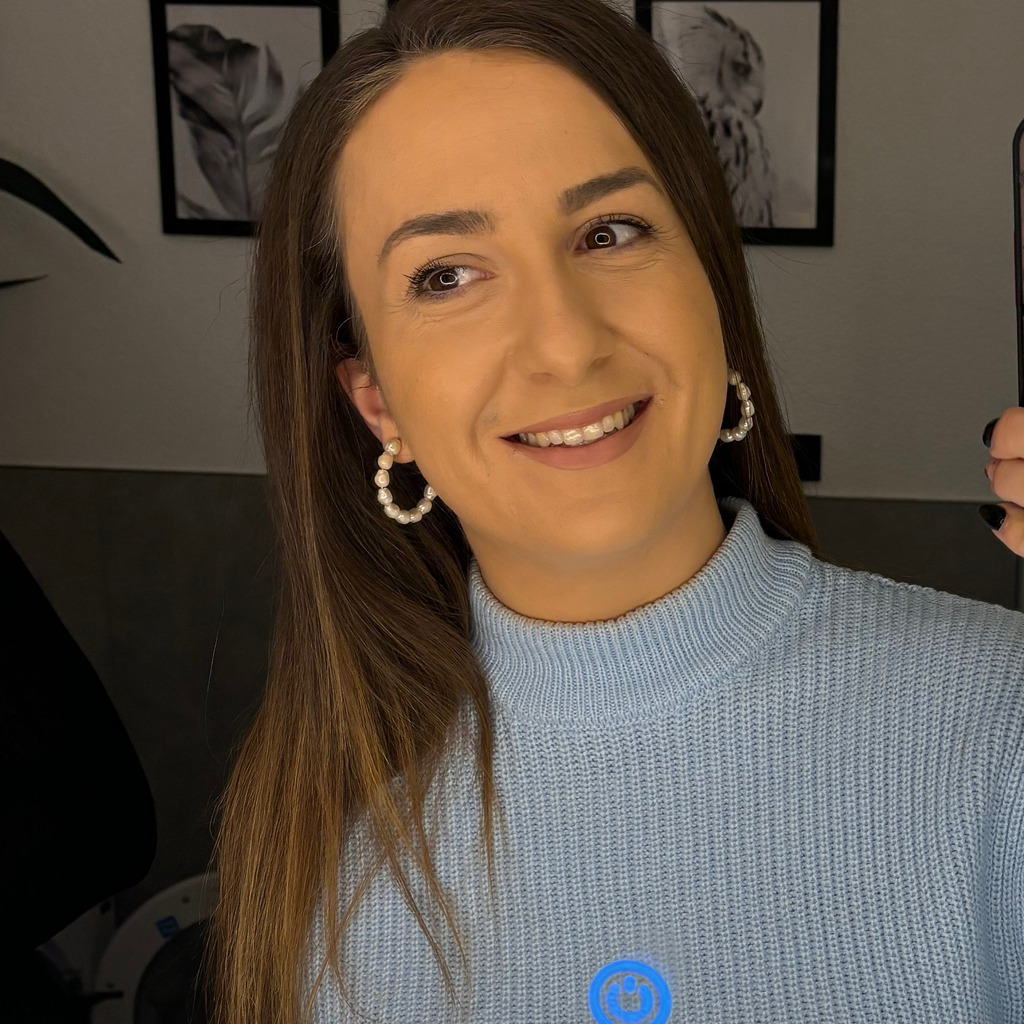 Camelia Paun - Praktikantin - Model Booker GmbH | XING