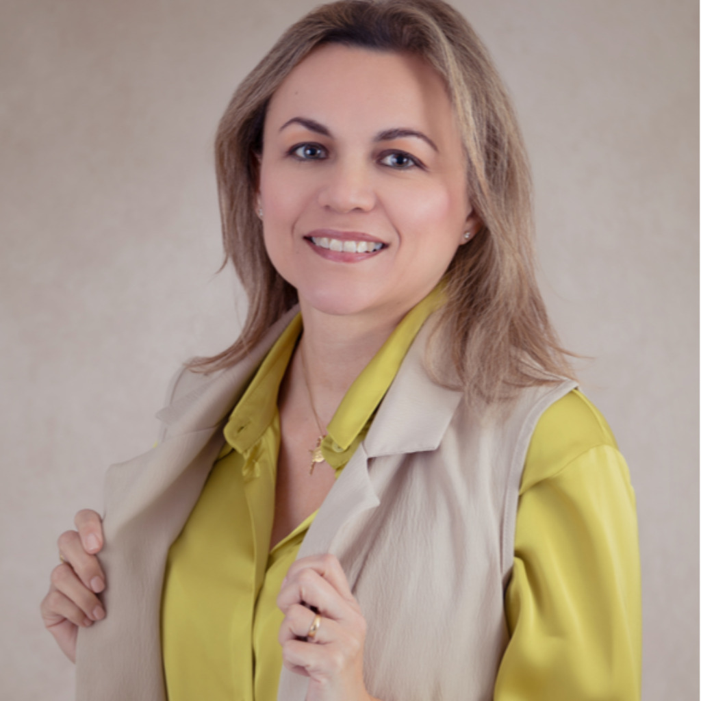 Lina Maria Corredor Aguilar - Jefe del departamento de viajes - CIB ...