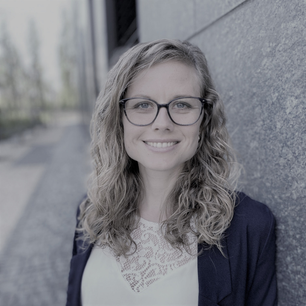 Martina Raabe - Data Management ESG Data - Deka Investment | XING