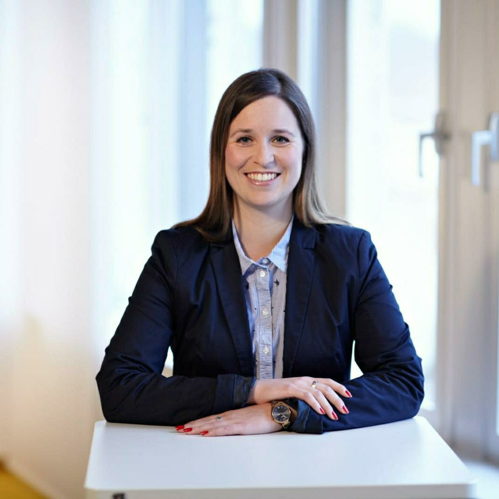 Carolin Schulz - Referentin Projekte - Delvag Versicherungs-AG | XING
