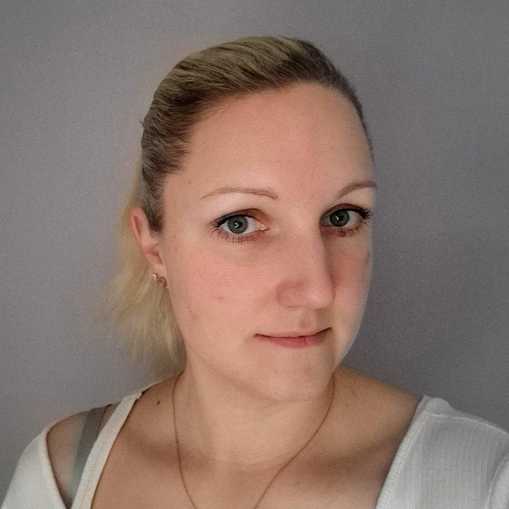 Andrea Hacker - Makler Service Center - R+V Versicherung | XING