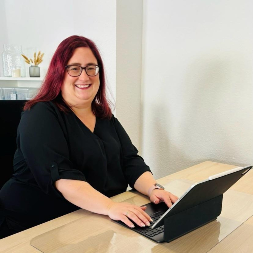 Tina Geiger - Pflegedienstleitung - Kinder-und ...