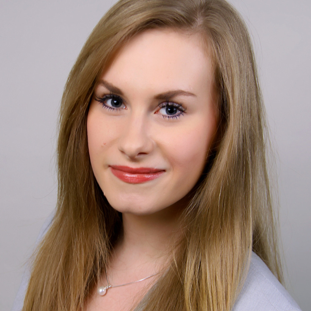 Kim Schumacher's Instagram, Twitter & Facebook on IDCrawl