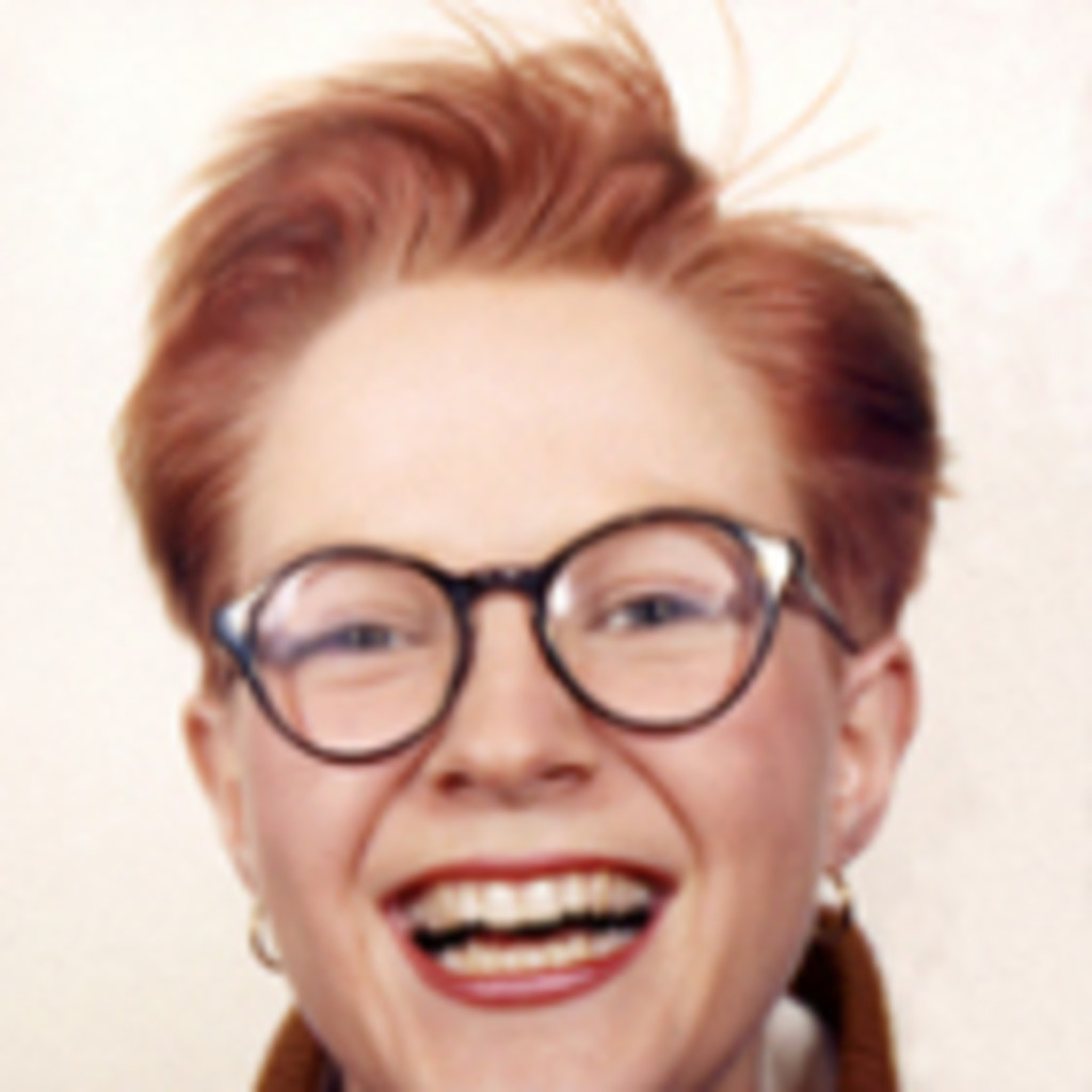 Alexandra Molitor - Autor, Text, PR - szekessy media - 3D Design | XING