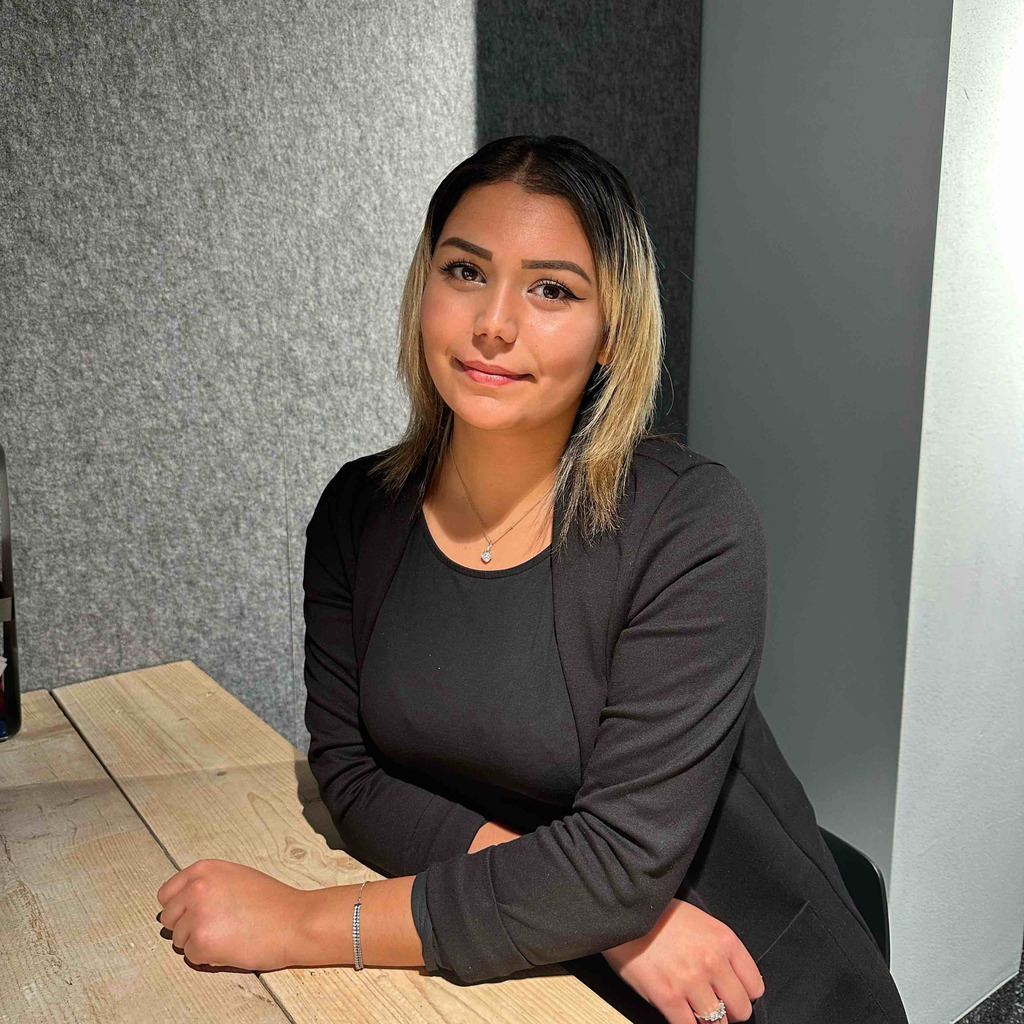 Amira Abu Taha - Personalmanagement - IU Internationale Hochschule | XING