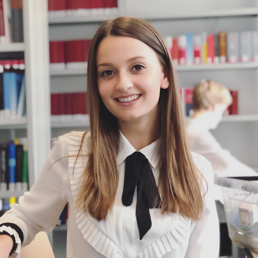 Julia Grimm - Rechtswissenschaften - EBS Universität für Wirtschaft und Recht | XING