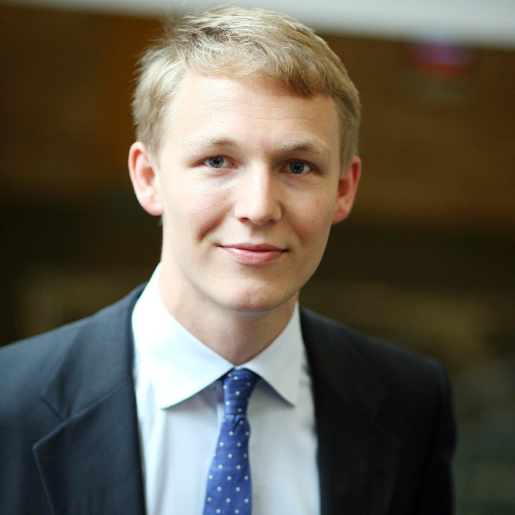 Alexander Ehlers - Jurist der Personalabteilung - Die Autobahn GmbH des ...