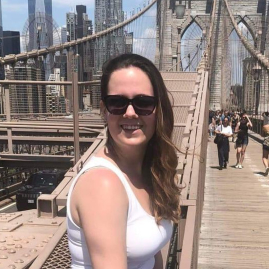 Adrienn Molnár - Senior HR Consultant-focusing on purhasing and ...