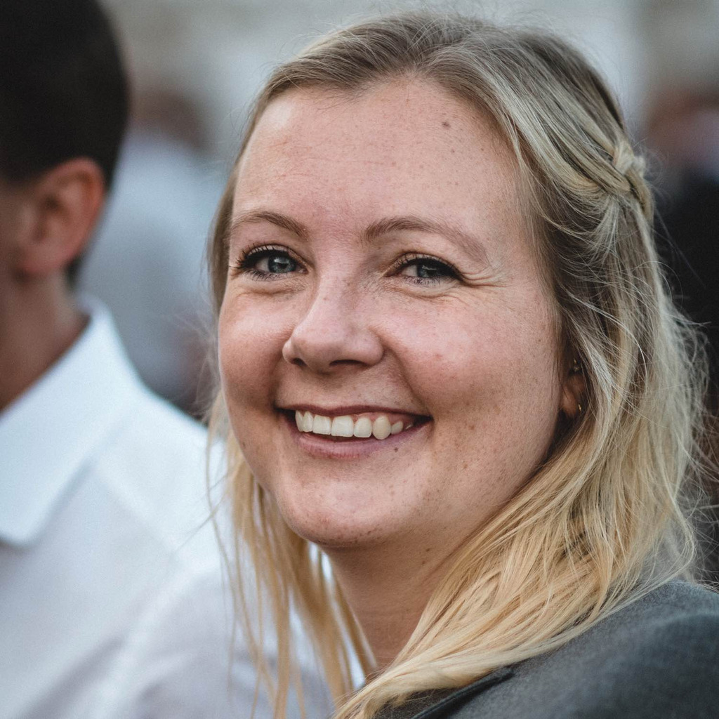 Laura Hinze - General Management - Internationale Hochschule Bad Honnef ...