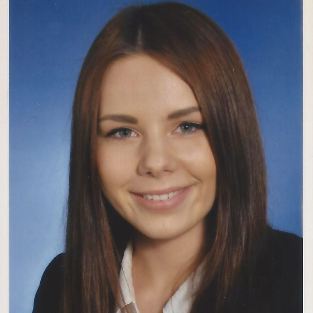 Maria Pflock - BWL mit Schwerpunkt Online Marketing - IUBH ...