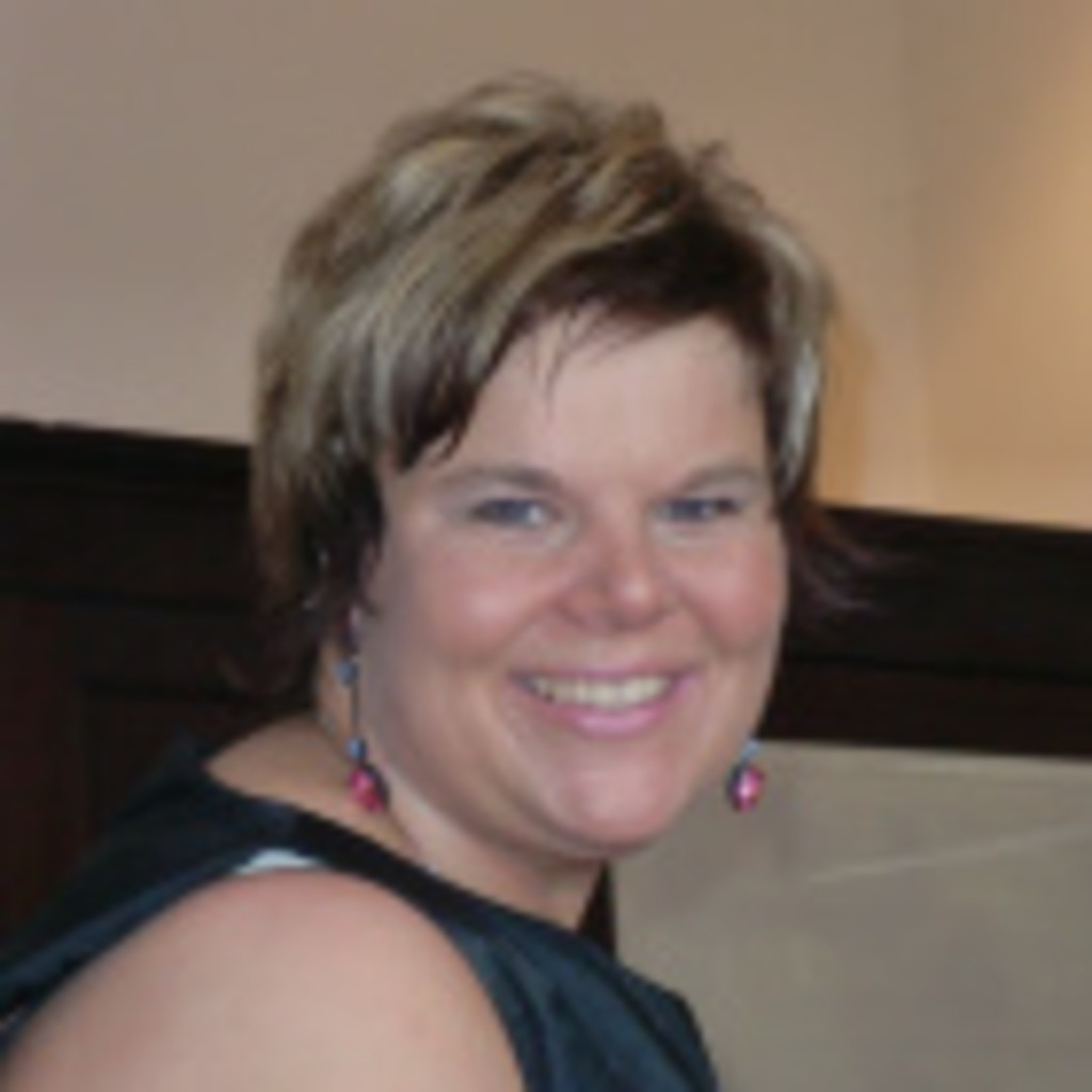 Angela van Wickeren-Giesen - Senior CRM & Kampagnenmanagerin - Dr. Wolf ...