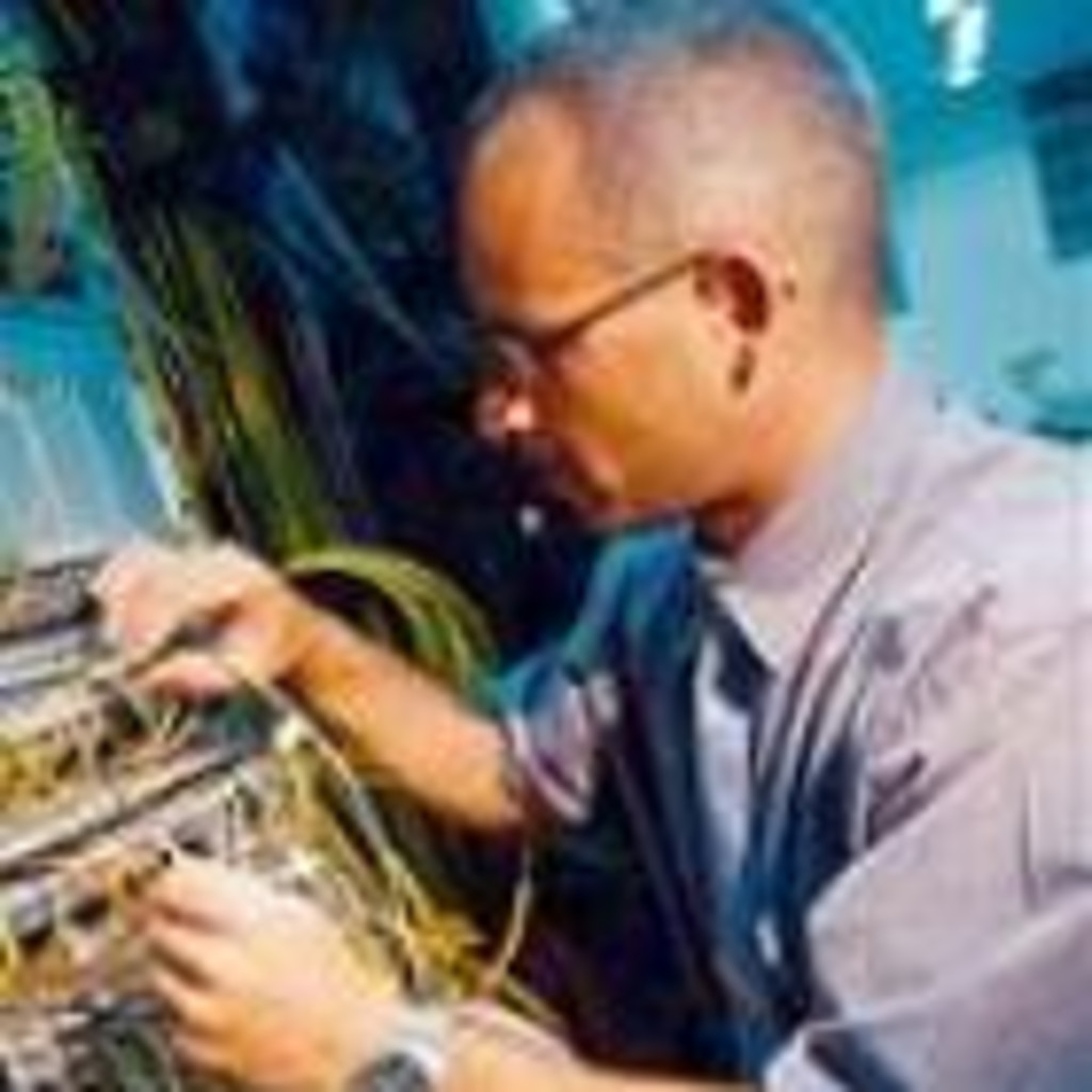 Ricardo Thomas - Network Operation Center (NOC) der EWE TEL GmbH - EWE ...