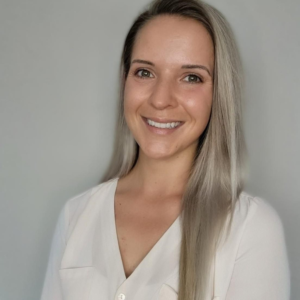 Daniela Neumann - Zahnmedizinische Fachangestellte - Baresel | XING