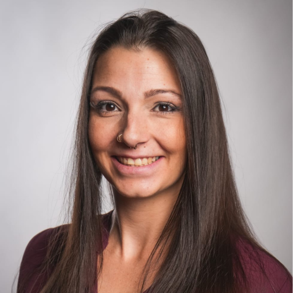 Kim Ludwig - Bürokauffrau - Schmerztherapie | XING