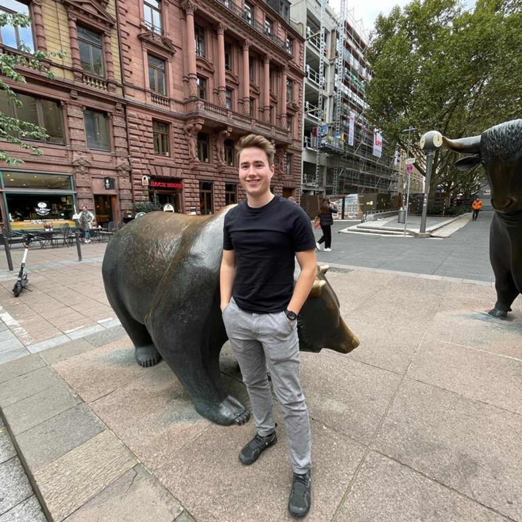 Ben Hoffmann - Vermögensberater - Deutsche Vermögensberatung | XING