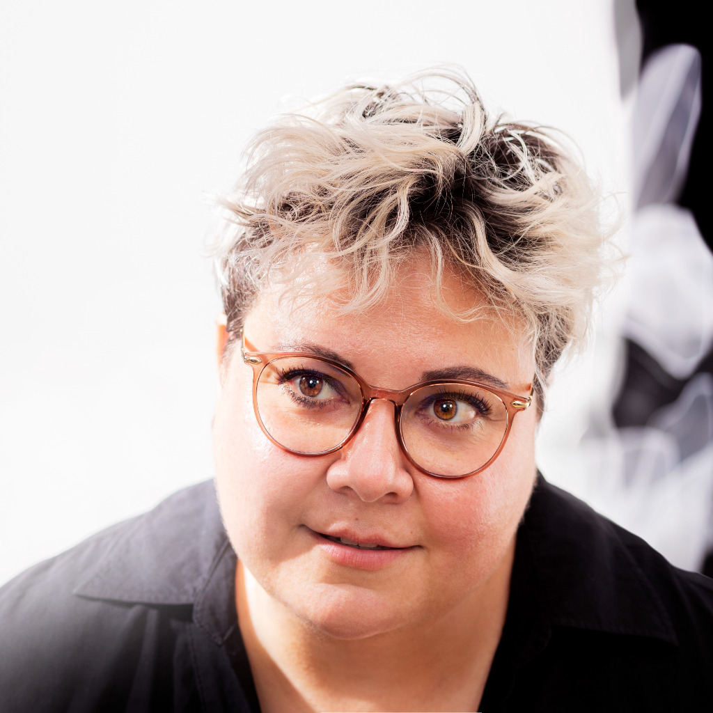 Julia Salzer's Instagram, Twitter & Facebook on IDCrawl