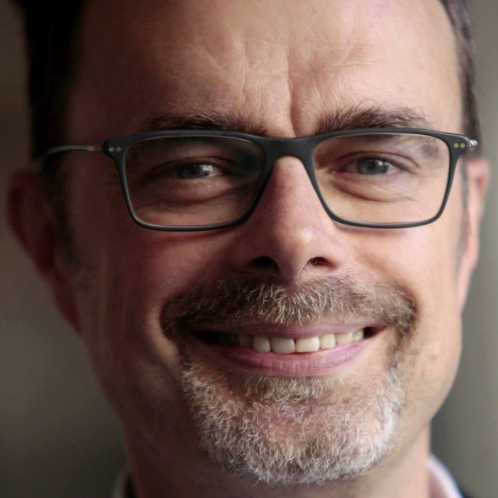 Prof. Dr. Peter Neumann - Professor für Tourismuswirtschaft - IU ...