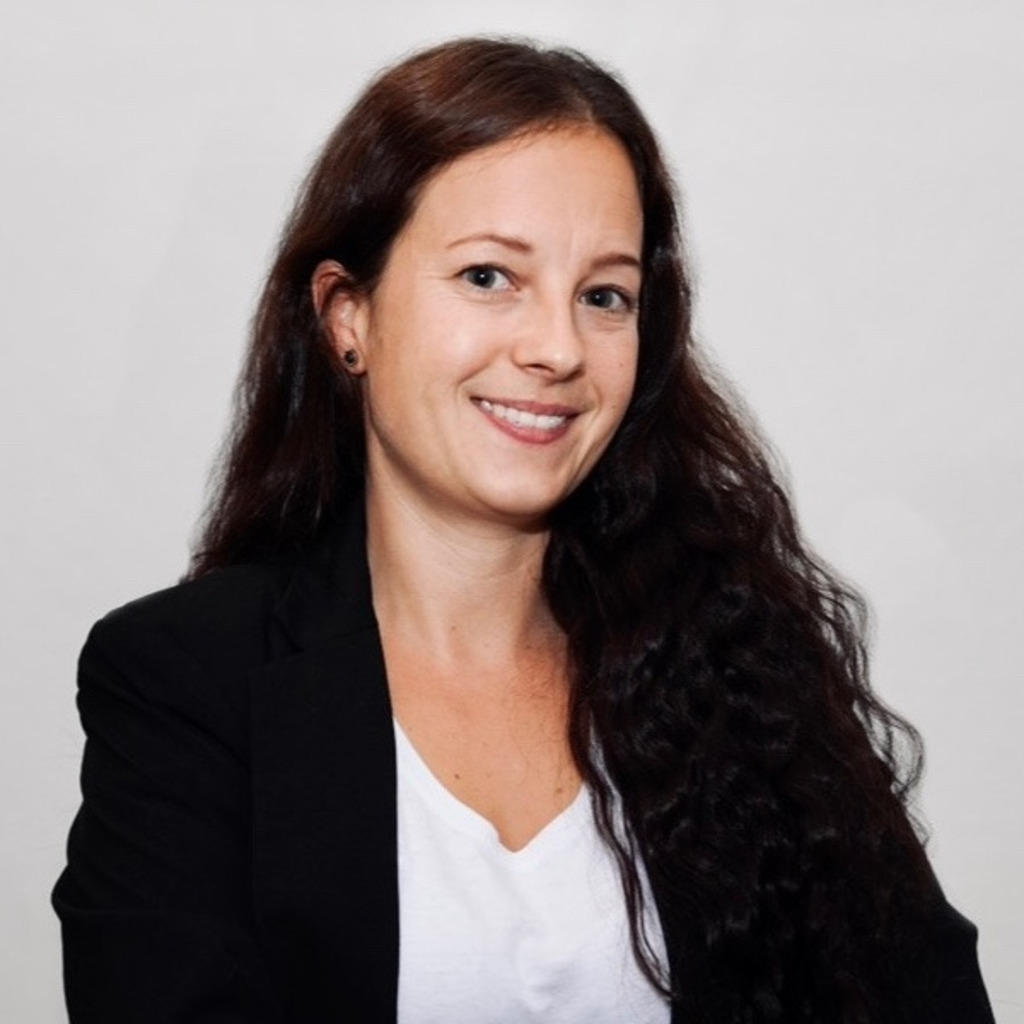 Nadja Dzinic - In Weiterbildung als IT-Fachkraft im Gesundheitswesen ...