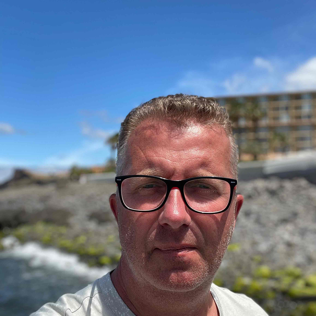 Oliver Martin's Instagram, Twitter & Facebook on IDCrawl