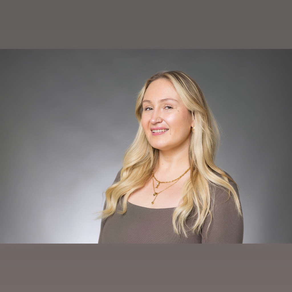 Julina Fujs - Sachbearbeiterin - Schauinsland Reisen | XING