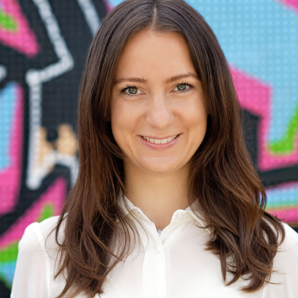 Anna Stevens - Portfolio & Business Development Managerin - Global ...