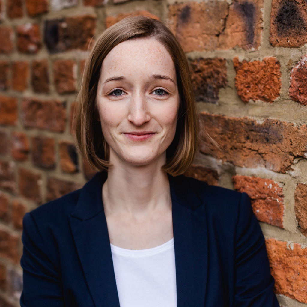 Katharina Plaaß - Übersetzerin und Lektorin - three dots | XING