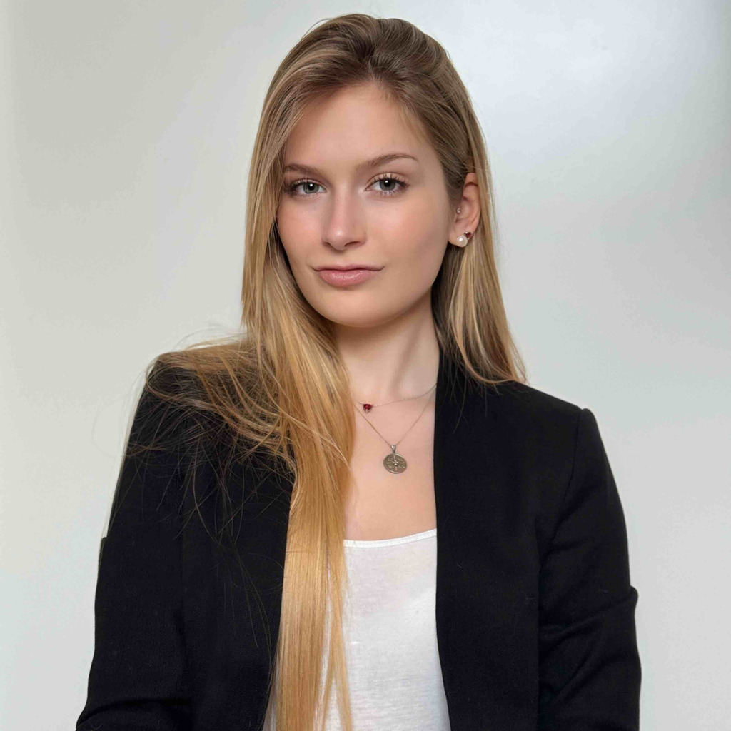 Debbie Riehl - Auszubildende - tecis Finanzdienstleistungen AG | XING