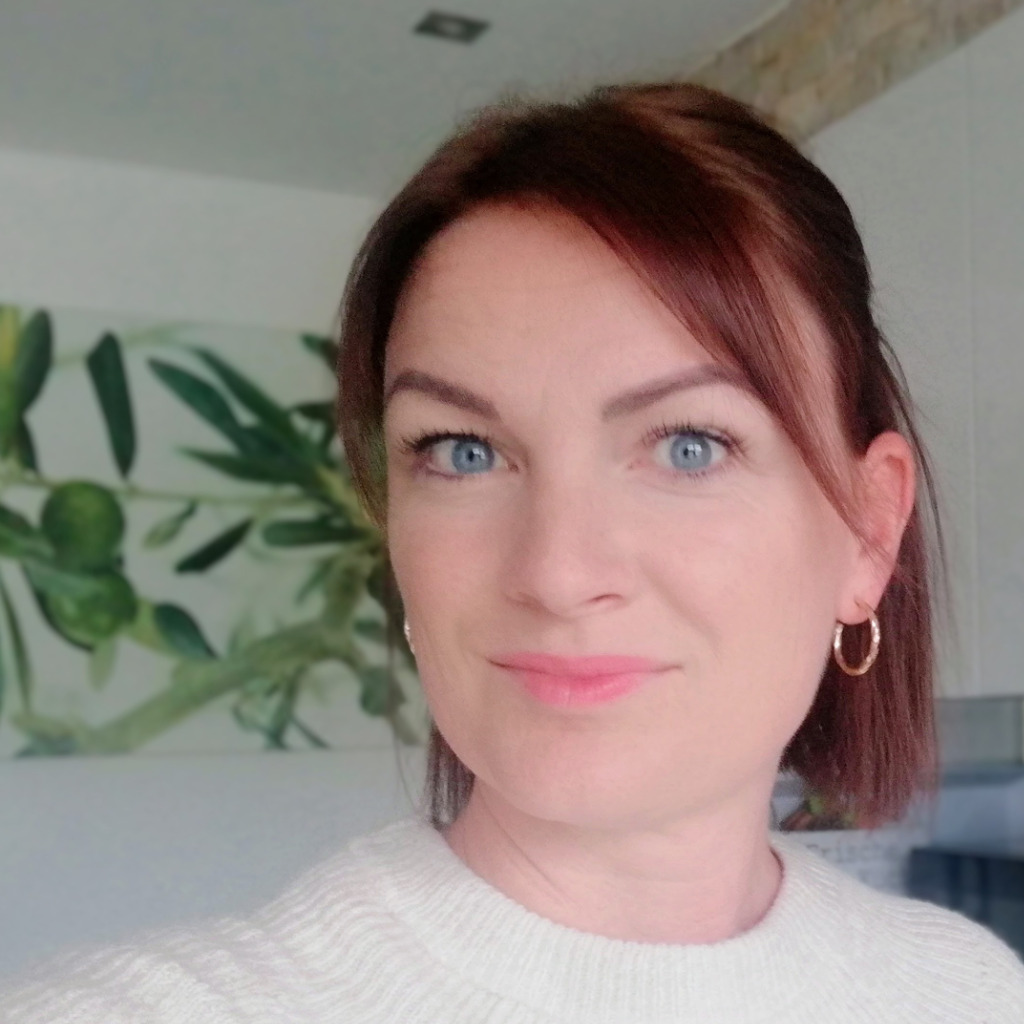 Julia Roth - Teamleiterin im Patientenmanagement - Sportklinik ...