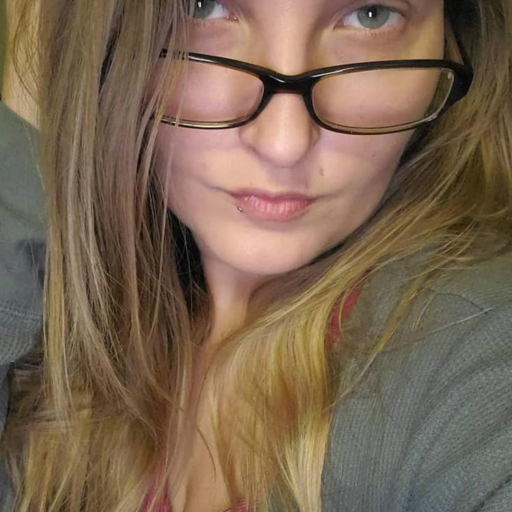 Bella Kux - emphatic listener - Self-Employed Freelancer | XING