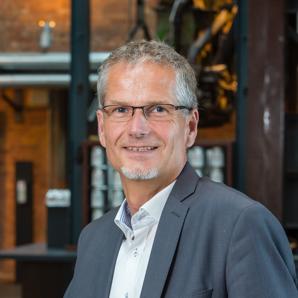 Dr. Frank Simon - IT-Leiter (CIO) - LfA Förderbank Bayern | XING