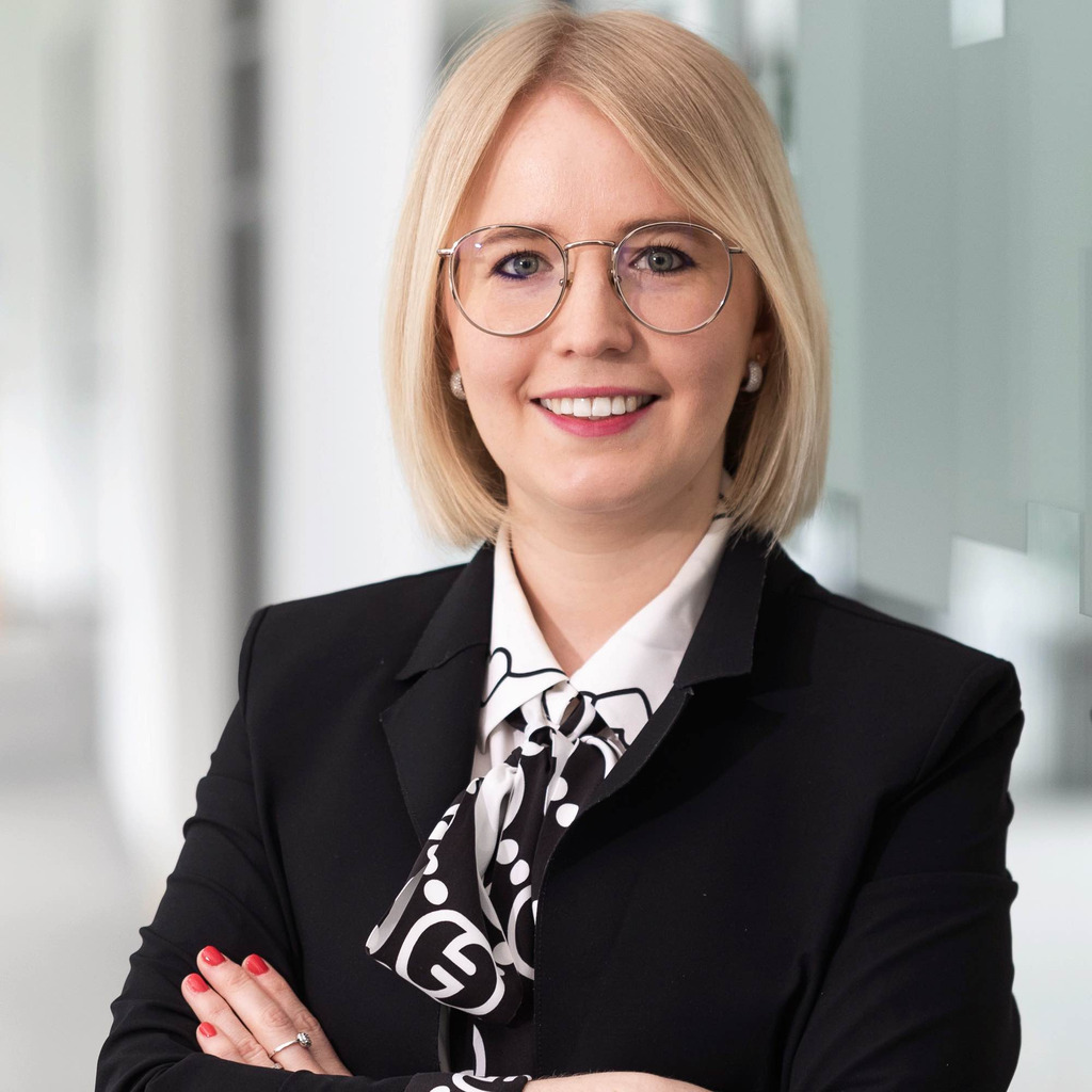 Antonia Gangl - Senior Associate Risk & Regulatory (Compliance) - PwC PricewaterhouseCoopers ...