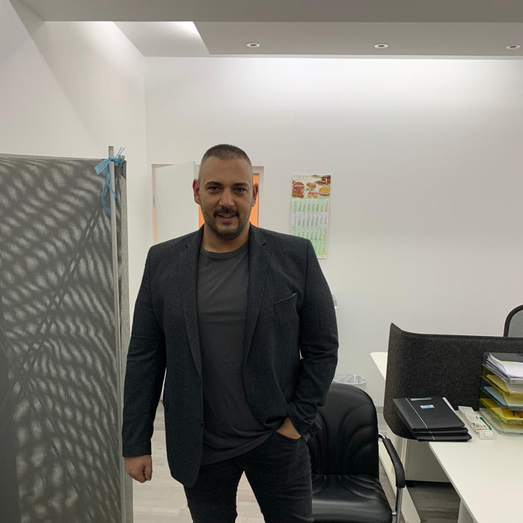 Akbas in der Personensuche von Das Telefonbuch