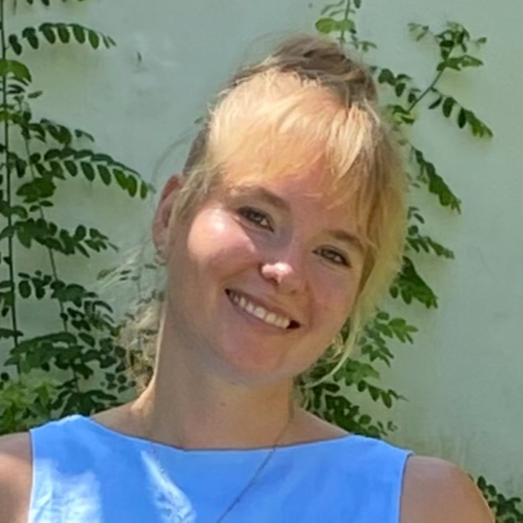 Stephanie Sartor - Yogalehrerin - mindful living | XING