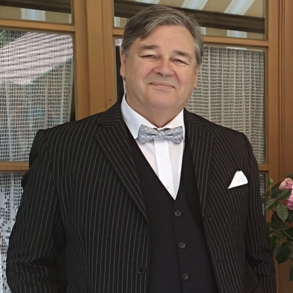 Mark Anthony O'Sullivan (NAVILLUS) - screenplay writer - Private | XING